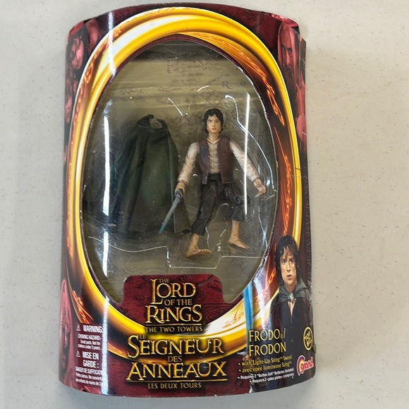 Toys | Lord Of The Rings Two Towers Frodo With Light Up Sting Sword Toy ...
